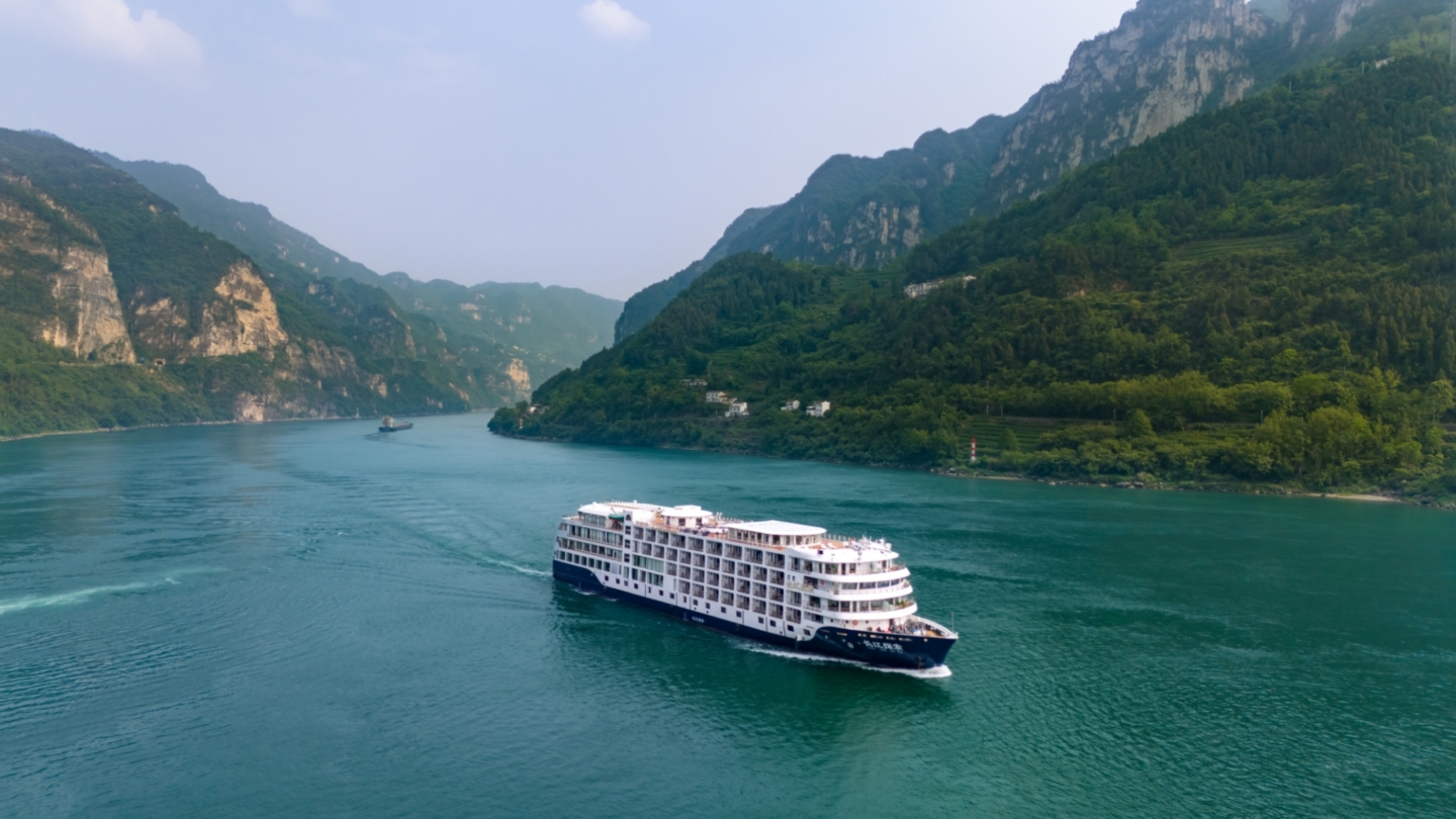 Graphic design for Yangzi Explorer | Flow Asia